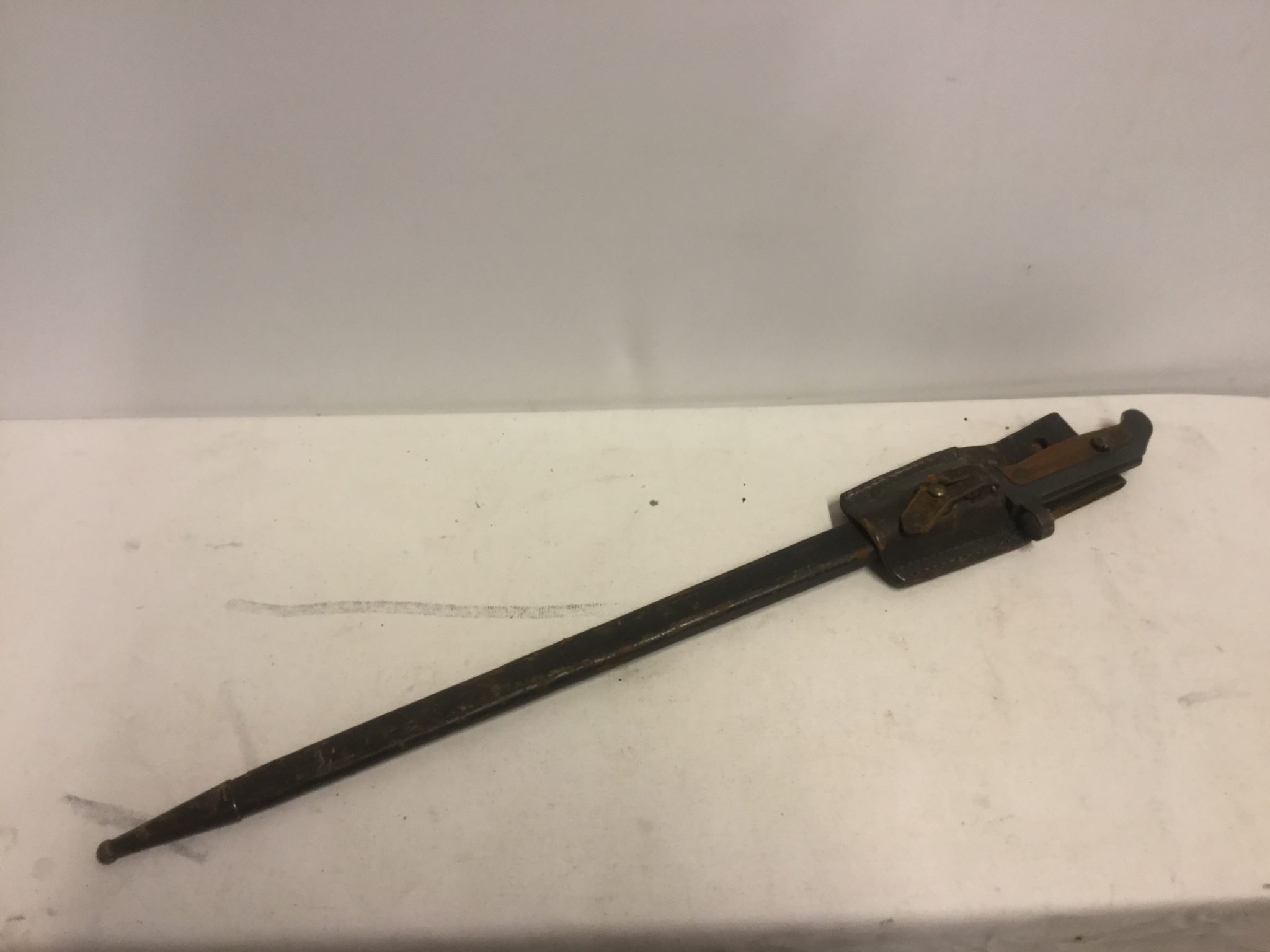 Bajonet - Genbrugsauktion