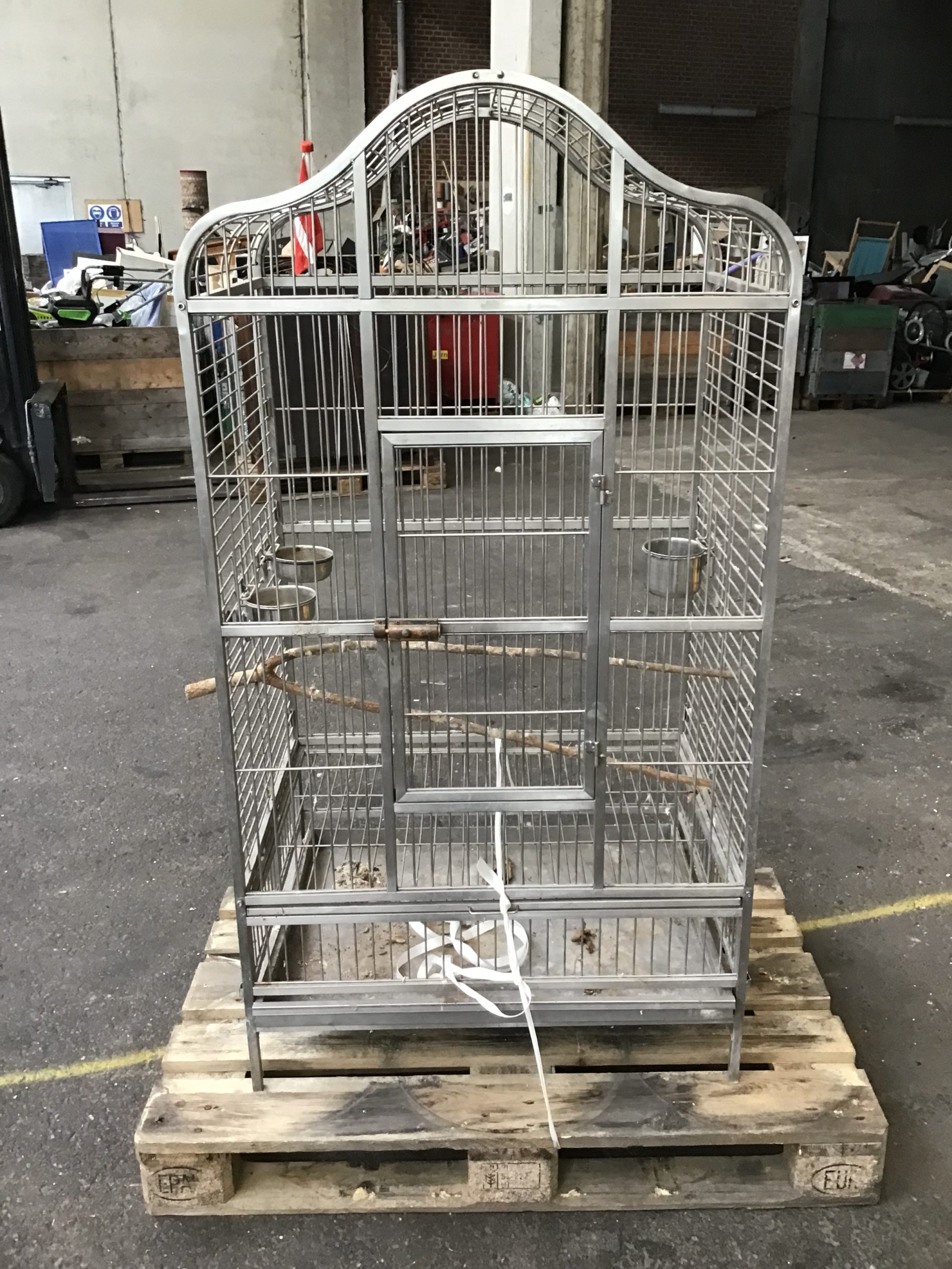 Fuglebur SFN 985 - Genbrugsauktion