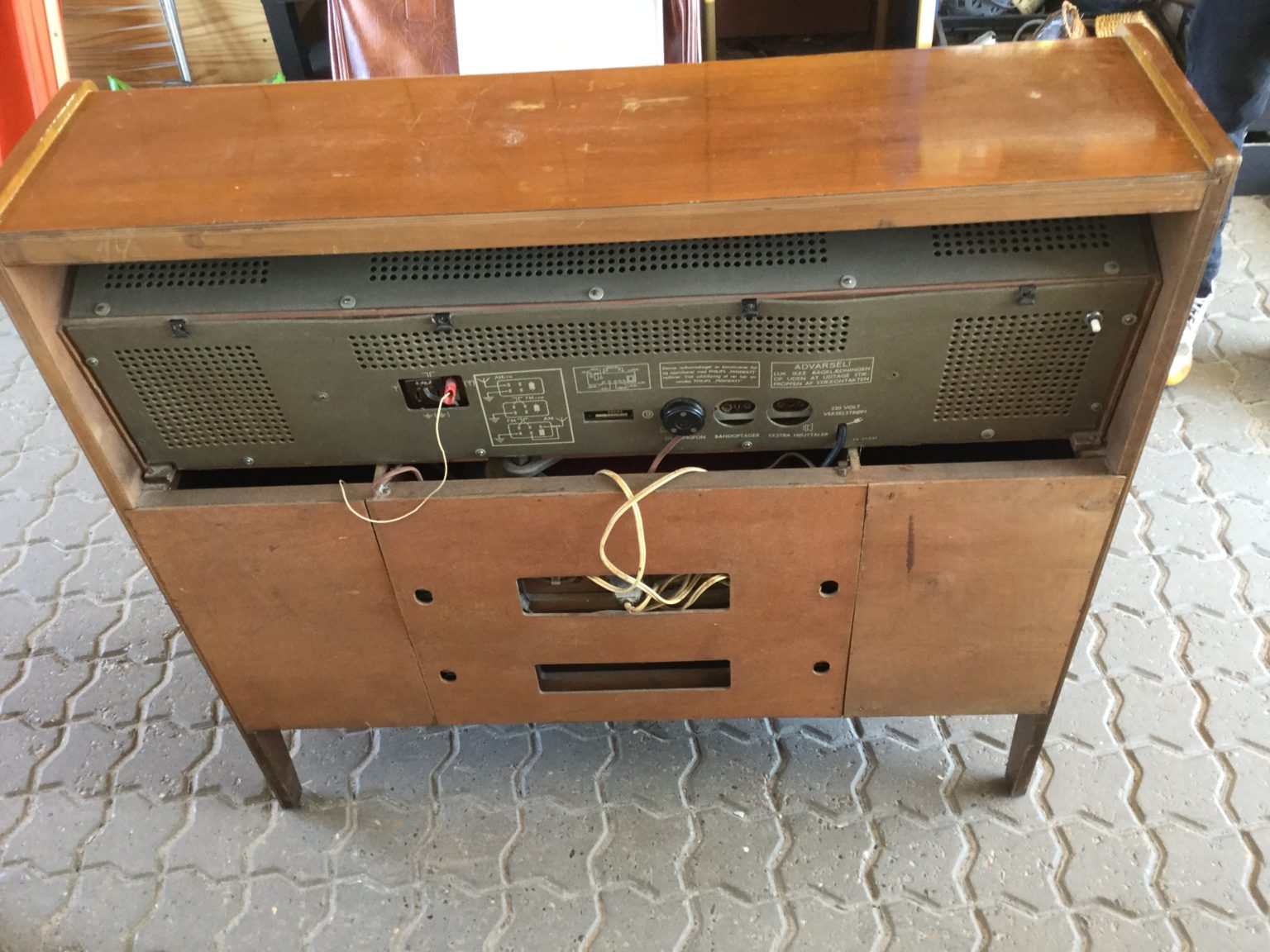 GL skab med radio og grammofon - SFG 279 - Genbrugsauktion
